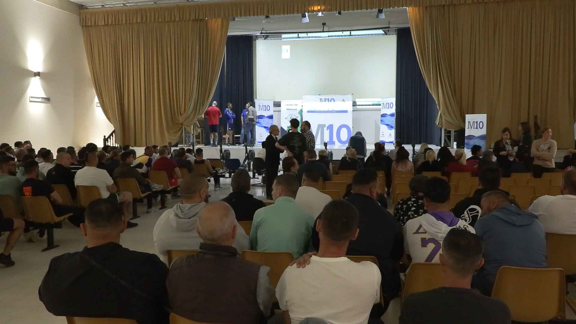 El campeón del mundo de remo, Adrián Miramón, enseña esta modalidad ...